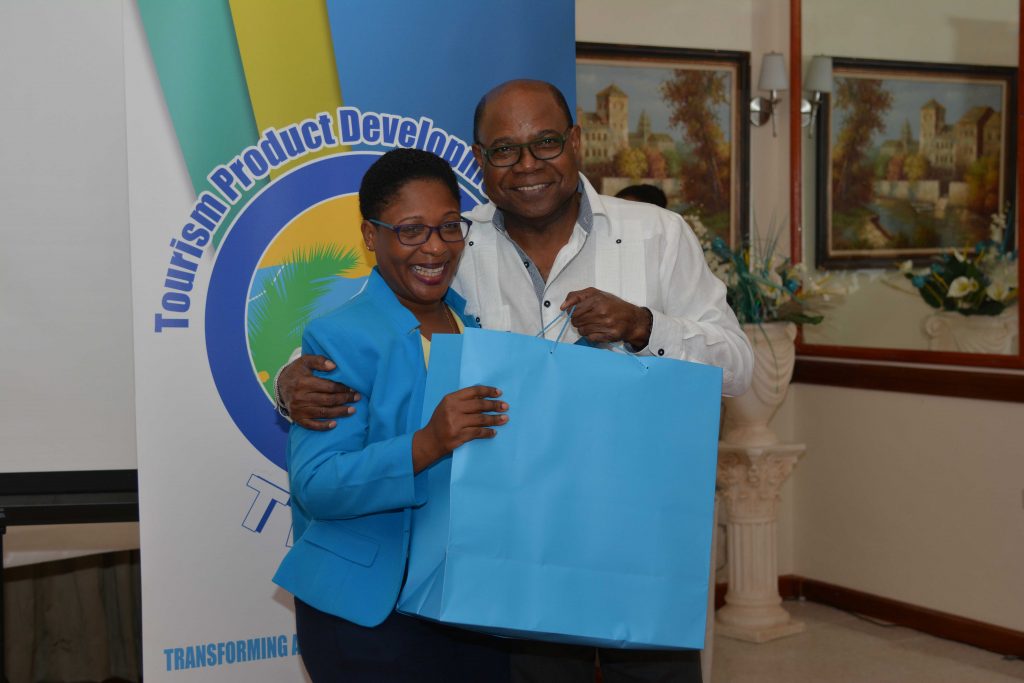 Tourism Minister Hosts congratulatory Reception For 2018 Junior Schools ...